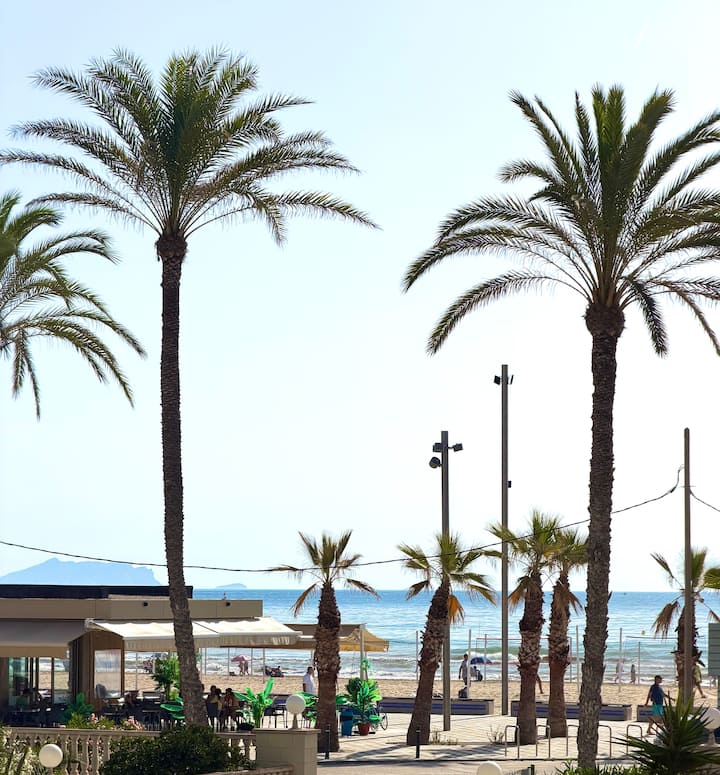 1 Min Walk To The Beach + Pool & Parking - Alicante