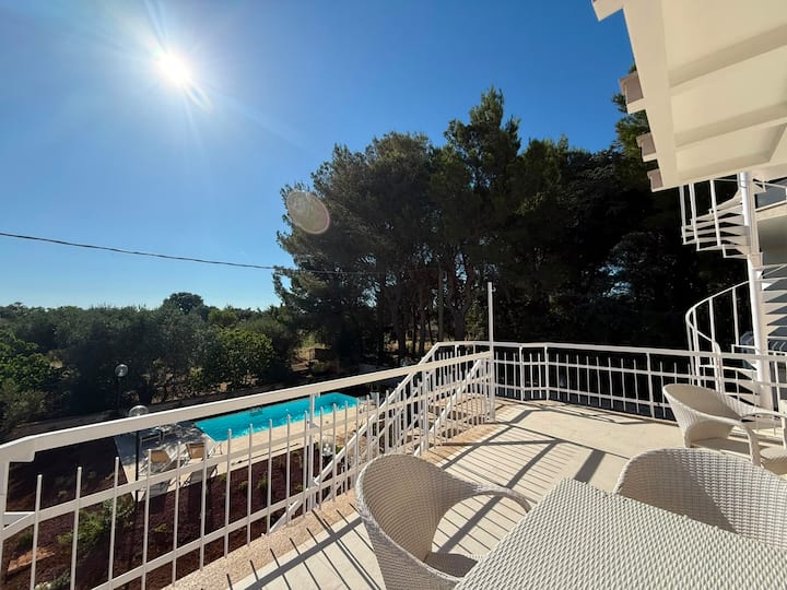 Villa Semindipendente Con Piscina
Vista Collina - Fasano