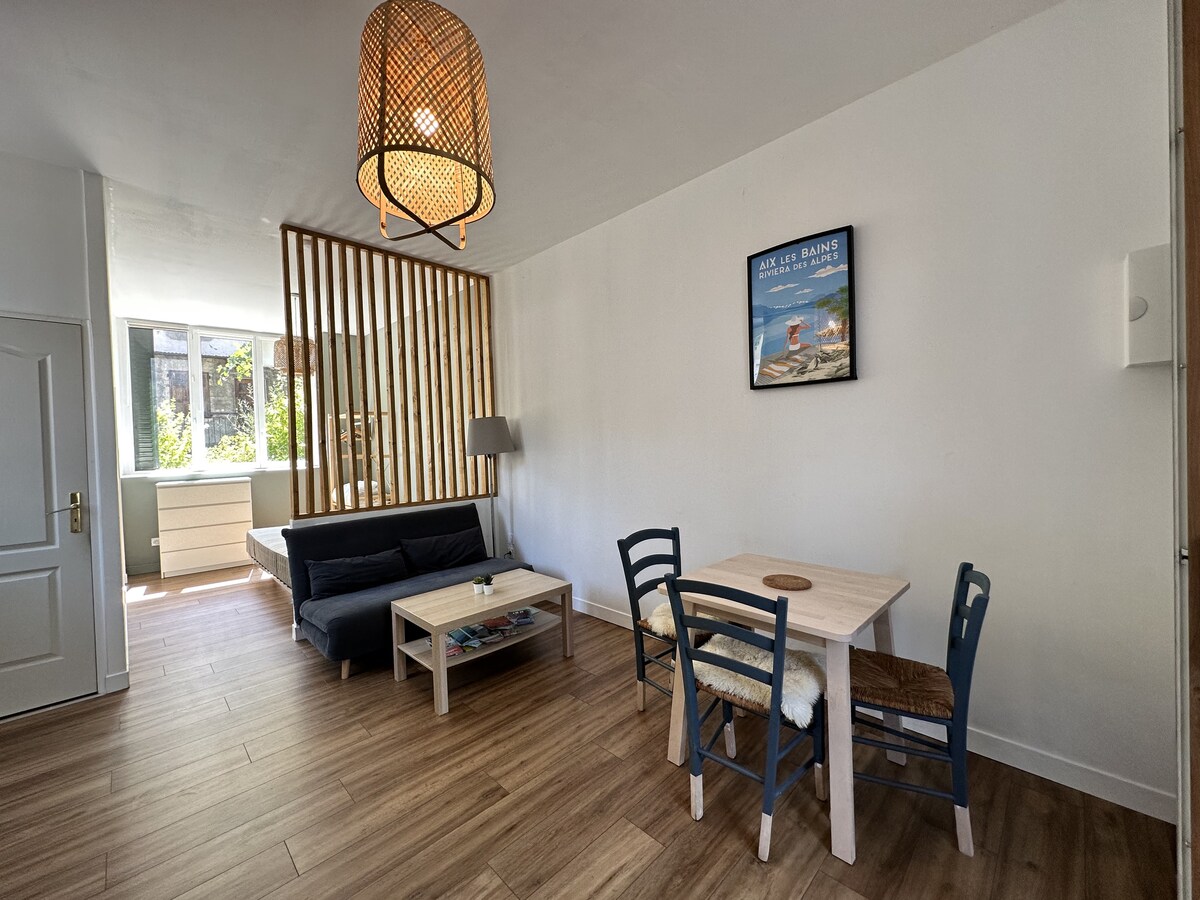Studio with garden 5 min. from the lake - Flats for Rent in Brison ...