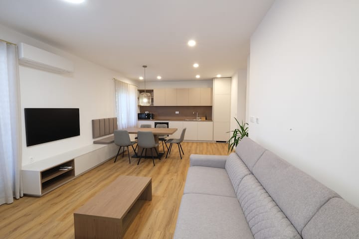 Dovce Apartments - 1br With Terrace I Garden - Postojna