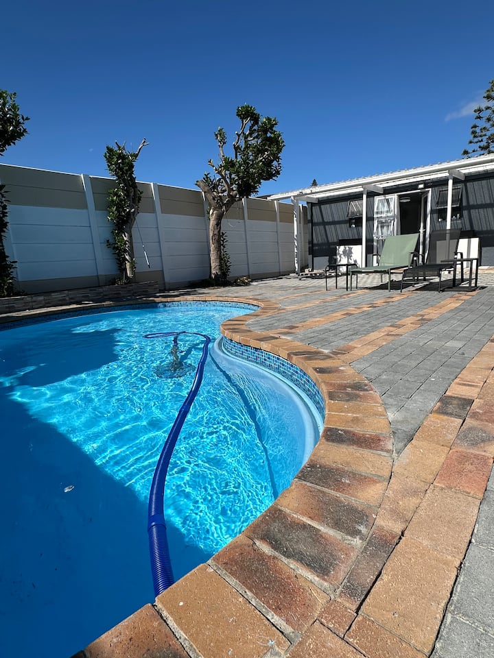 New Dawn Lodge | Entire Guest House - Goodwood