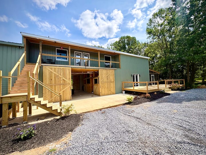 Peaceful Barn Loft Stay-working Horse Farm Retreat - Shenandoah, VA