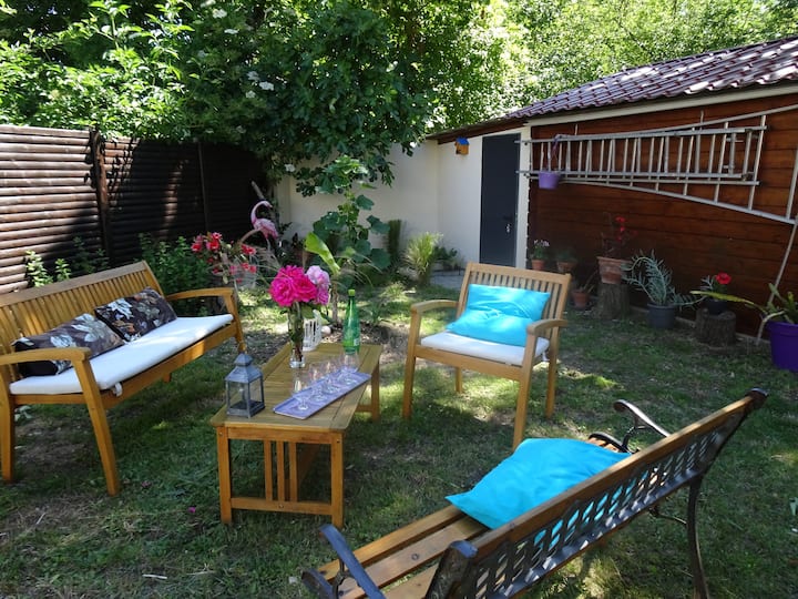 Charmante Maison Dans Un Cadre Verdoyant, Centre - La Rochelle
