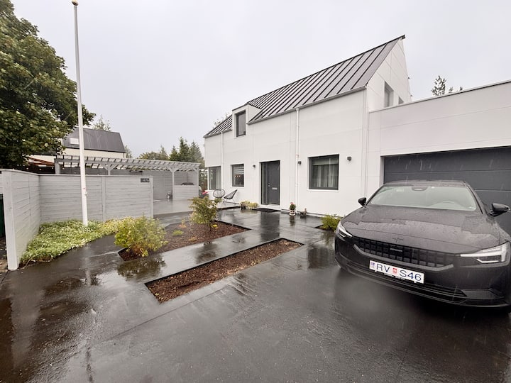 30 Min From Reykjavik - Hot Tub & Large Terrace - Selfoss