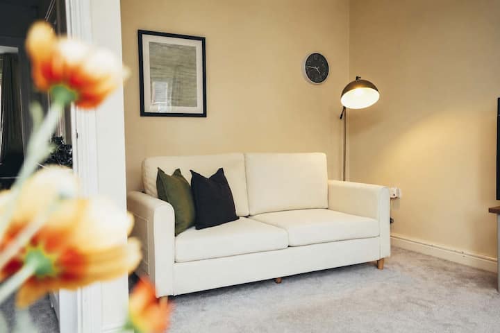 4-bed Next To Derby Hospital | Driveway Parking - Derby, UK
