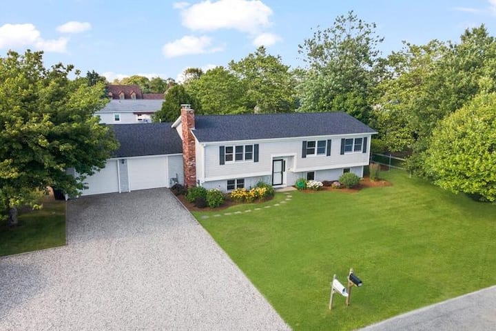 Large Home, Sleeps 12, Walk To Scarborough Beach - Rhode Island