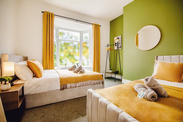 Stylish Spacious Townhouse | Free Parking | 16 Ppl - Sheffield