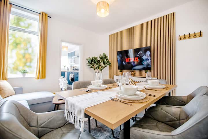 Stylish Spacious Townhouse | Free Parking | 16 Ppl - Sheffield
