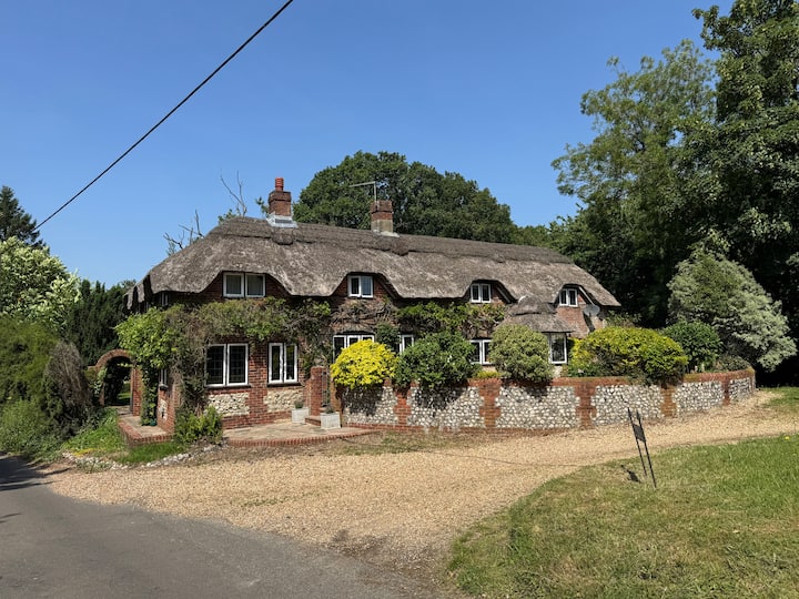 Escape To A Beautiful Hampshire Thatched Cottage - Alton