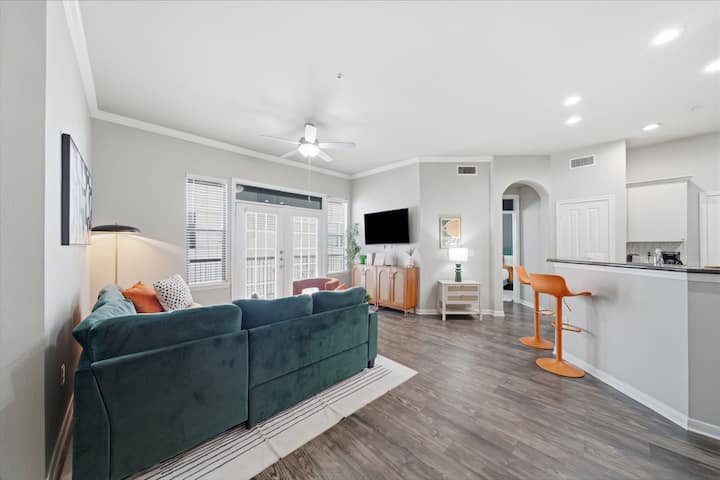 Modern 2br Apartment With Pool, Gym & Free Parking - Houston, TX