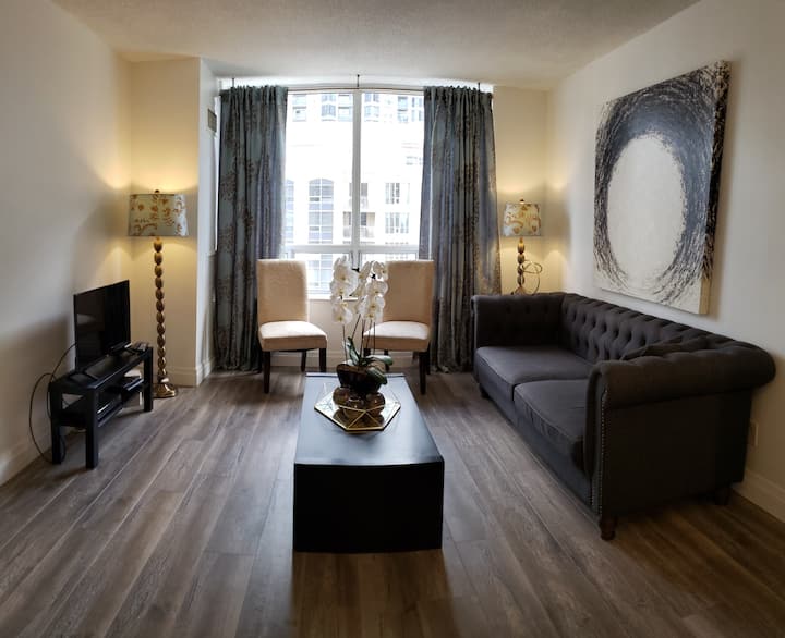 Bright 1br Condo Near Yonge & Finch Subway - Toronto