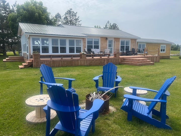 Ocean Front Cottage Steps From 8km Of Beach ! - Prince Edward Island