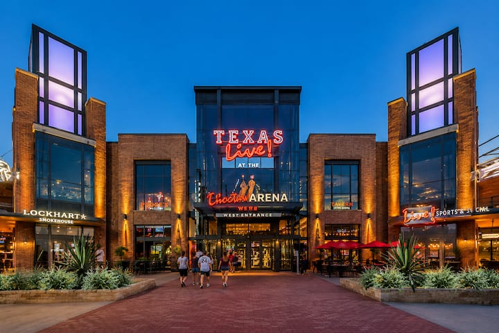 Walk 2 Stadiums. Prime Location Beautiful Home - Arlington, TX