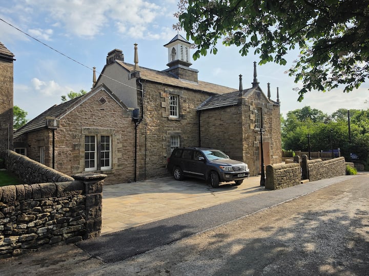 The Dragons Retreat - Buxton, UK