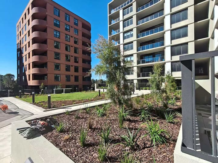 Modern 1br Apt | Walk To Metro | Free Parking - Blacktown