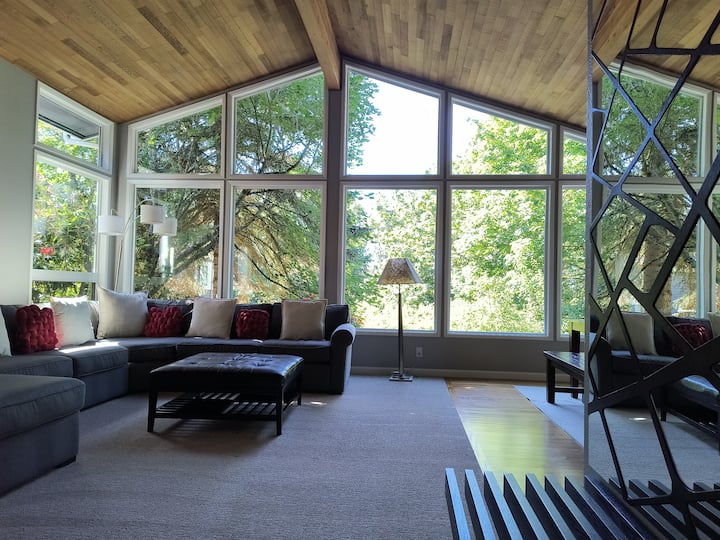 Shoreline Peaceful Group Landing | 5bd, Large Deck - The Point Casino & Hotel
