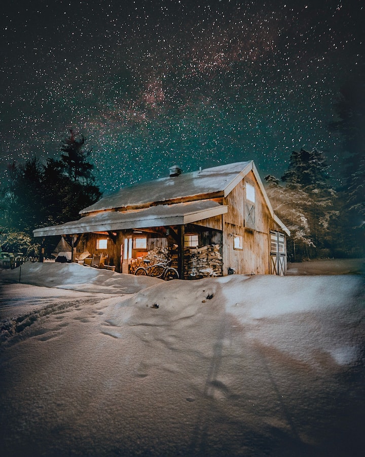 Stunning Rustic Apple Barn - Hot Tub & Sauna - Vermont