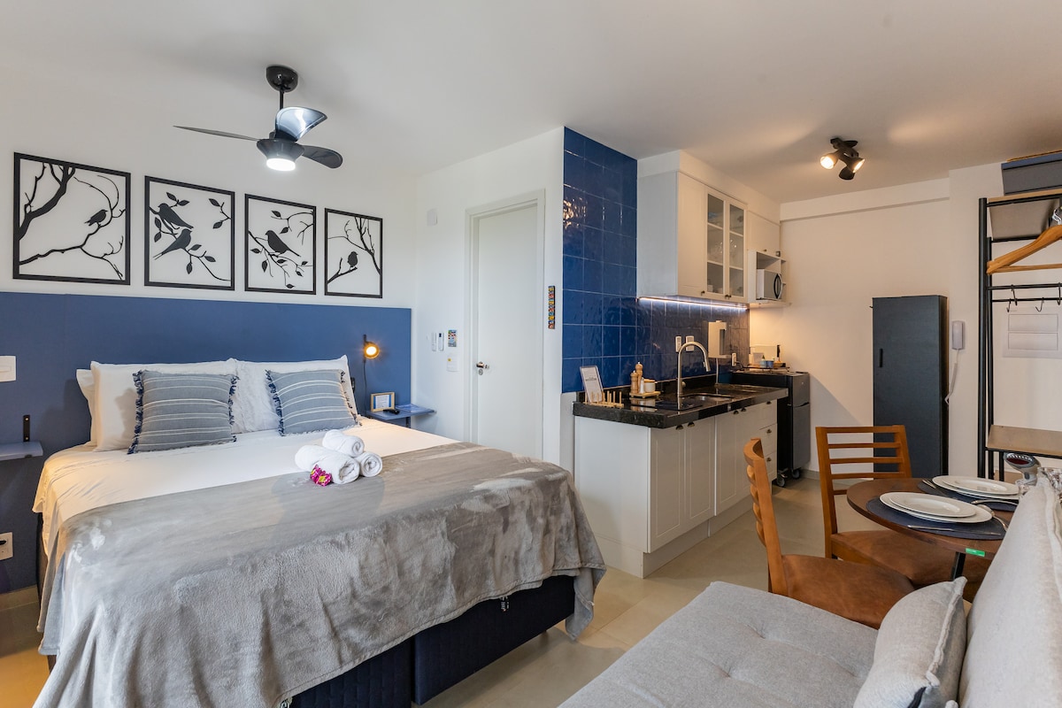 Studio on the 16th floor with a view, close to the metro and stores ...