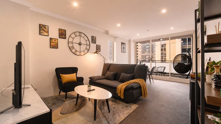 Vintage Living In Haymarket | Free Parking + Views - Moore Park