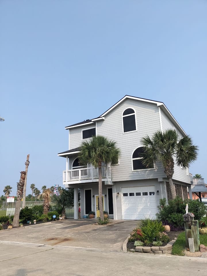 Elevated Tiki Island Living - Texas City, TX