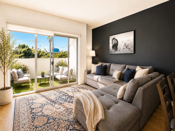 Santa Monica | Sleeps 8 | Free Parking | Rooftop - Santa Monica, CA