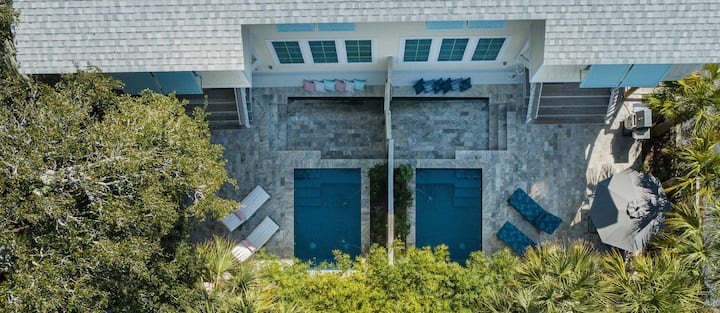 Walk Everywhere! 8br Duplex W/ 2 Pools, Sleeps 20+ - Folly Beach, SC