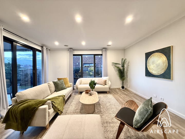 Light & Luxe Point Cook 4br Retreat - Point Cook