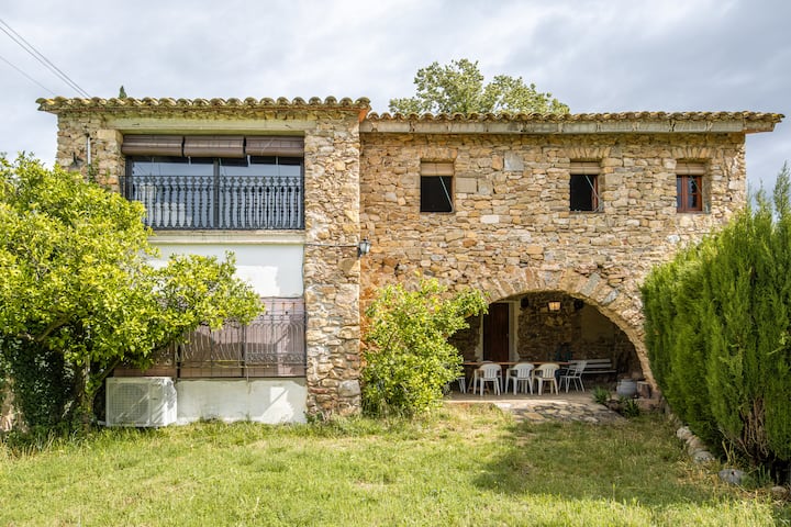 La Casica: Maison En Pierre Avec Jardin - Besalú