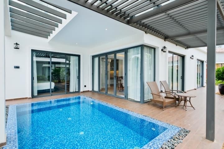 Villa 4 Phòng Ngủ! Hồ Bơi Riêng ! Sát Biển - Phú Quốc