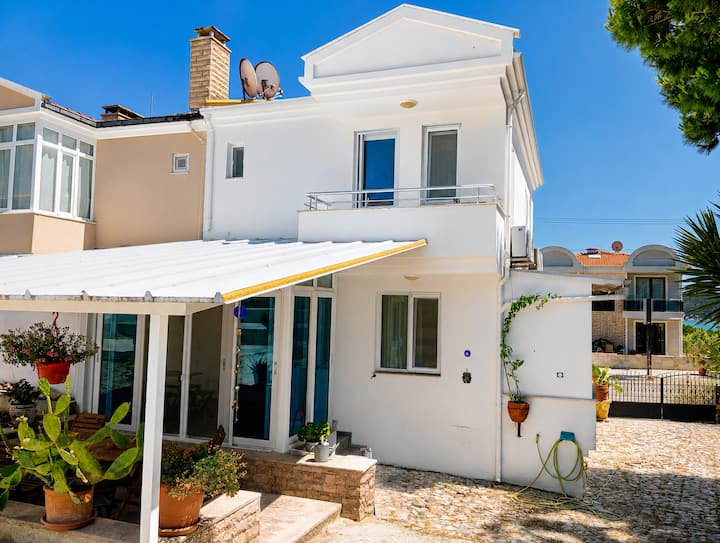 Ayvalık Cunda Yeni Yol'da Müstakil Lüks Villa - Ayvalık