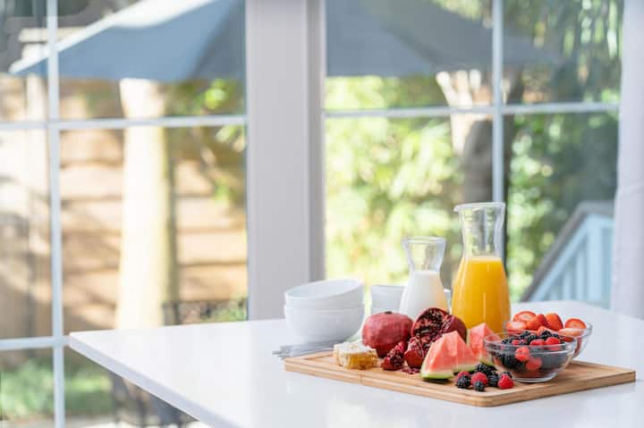 Walk Everywhere! 12br Retreat, 3 Pools, Sleeps 30+ - Kiawah Island, SC