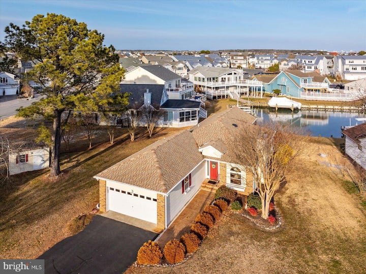 Bay View Breeze - Two Primary Bedrooms Canal Front - Ocean Pines, MD
