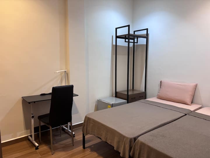 Ensuite Room, 6 Min Walk To Mrt Exit - Tampines