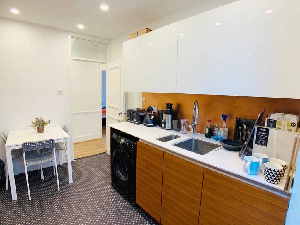 ROOM in Borough Zone 1, Steps from London Bridge - Apartments for Rent ...