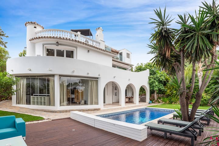 Luxury Villa With Private Pool & Rooftop Jacuzzi - La Cala de Mijas
