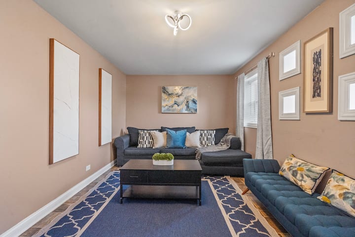 Fully Furnished Chicago Retreat For Extended Stays - Chicago, IL