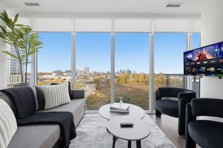 Modern 3br Condo, Sleeps 8 With Floor-to-ceiling V - Toronto