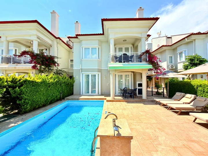 Fethiye/çalış'ta Denize Sıfır 10 Kişilik Villa - Fethiye