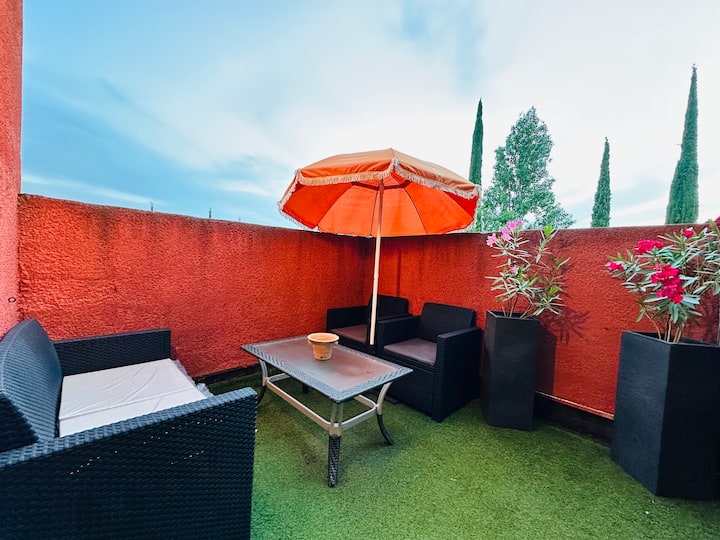 Studio Avec Terrasse Et Parking Privé  Venelles - Venelles
