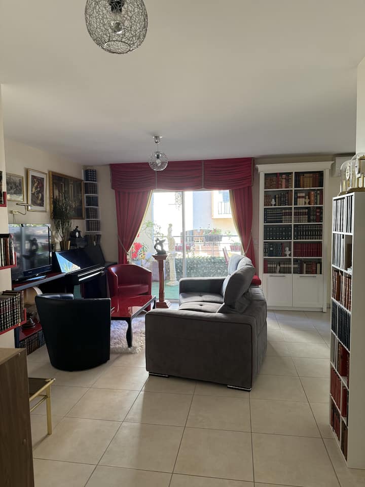 Bel Appartement Avec Piano Et Terrasse Couverte. - Sainte-Maxime