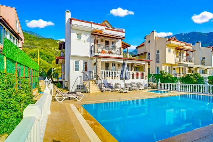 Villa Gunyazı I Fethiye ÖLüdeniz'de Havuzlu Villa - Hisarönü