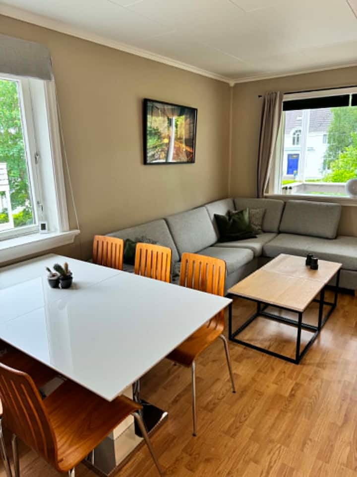 Romslig Airbnb Med 3 Soverom Og 5 Sengeplasser - Bergen Airport (BGO)