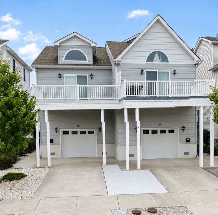 Baker's Grand Beach House Getaway - Wildwood, NJ