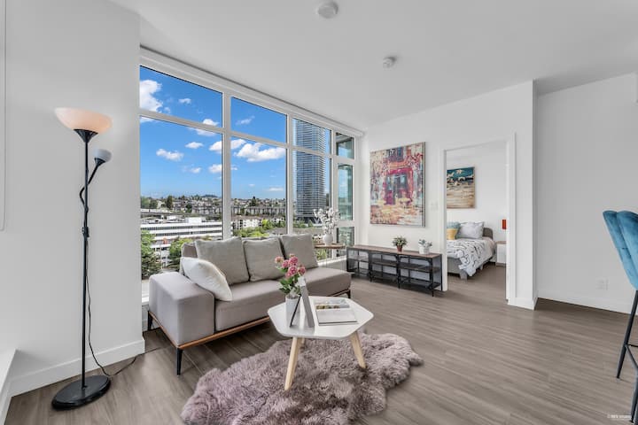 Central Brentwood Premium 2b2b Apt/skytrain - Burnaby