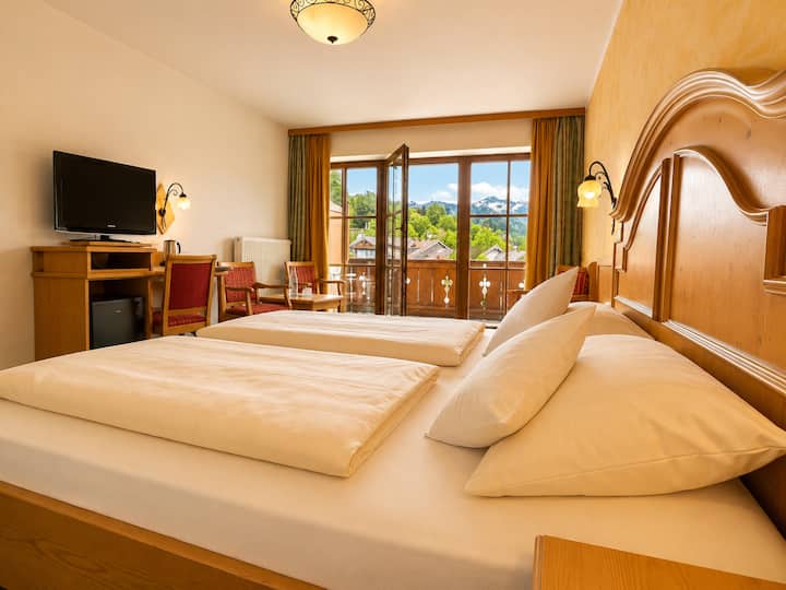 Hotel Schatten | Zimmer 25 Für 4 P. Mit Balkon - Garmisch-Partenkirchen