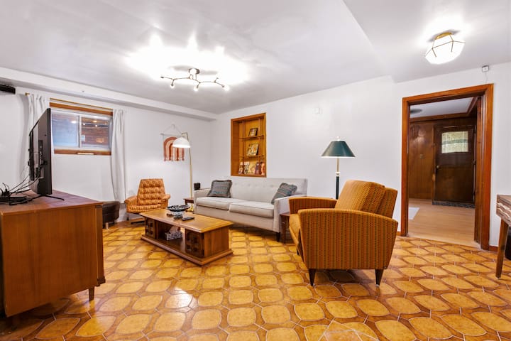 Mid-century 3br | Steps To Geary & Transit - Toronto