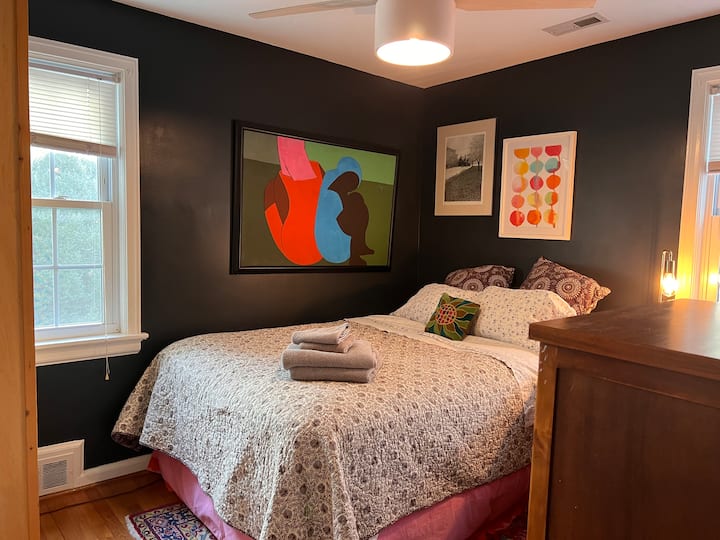 Warm, Centrally Located Private Bed, Shared Bath - Richmond, VA