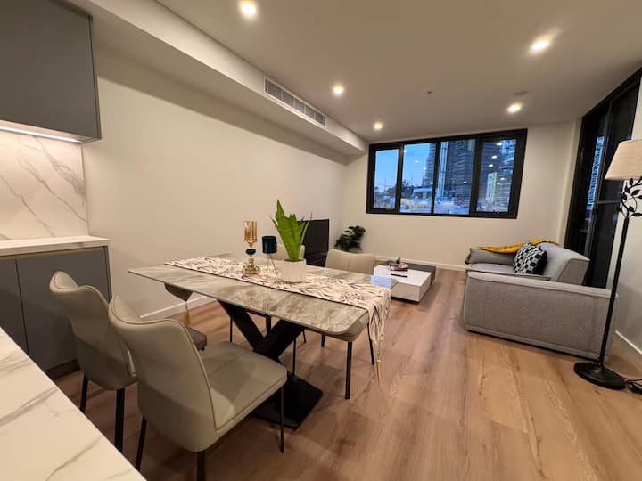 5mins Walk To Light Rail & Carlingford Village - Castle Hill