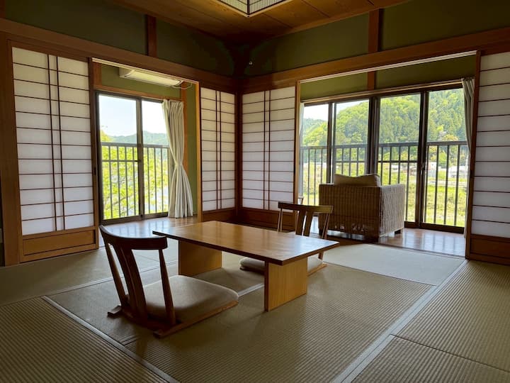郡上八幡|城下町|
リバーサイド|グループ旅
|スキー|大型リゾートヴィラ|卓球ルーム|カフェあり - 구조시