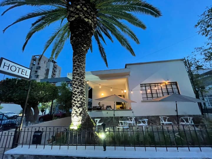 Gran Casona Americana: 8 Habitaciones, 8.5 Baños - Guadalajara